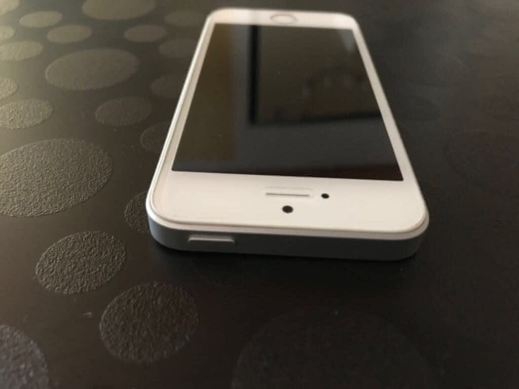 Prodám Iphone se silver 16 gb za 8 000 CZK - 9/2017 - Apple Bazar