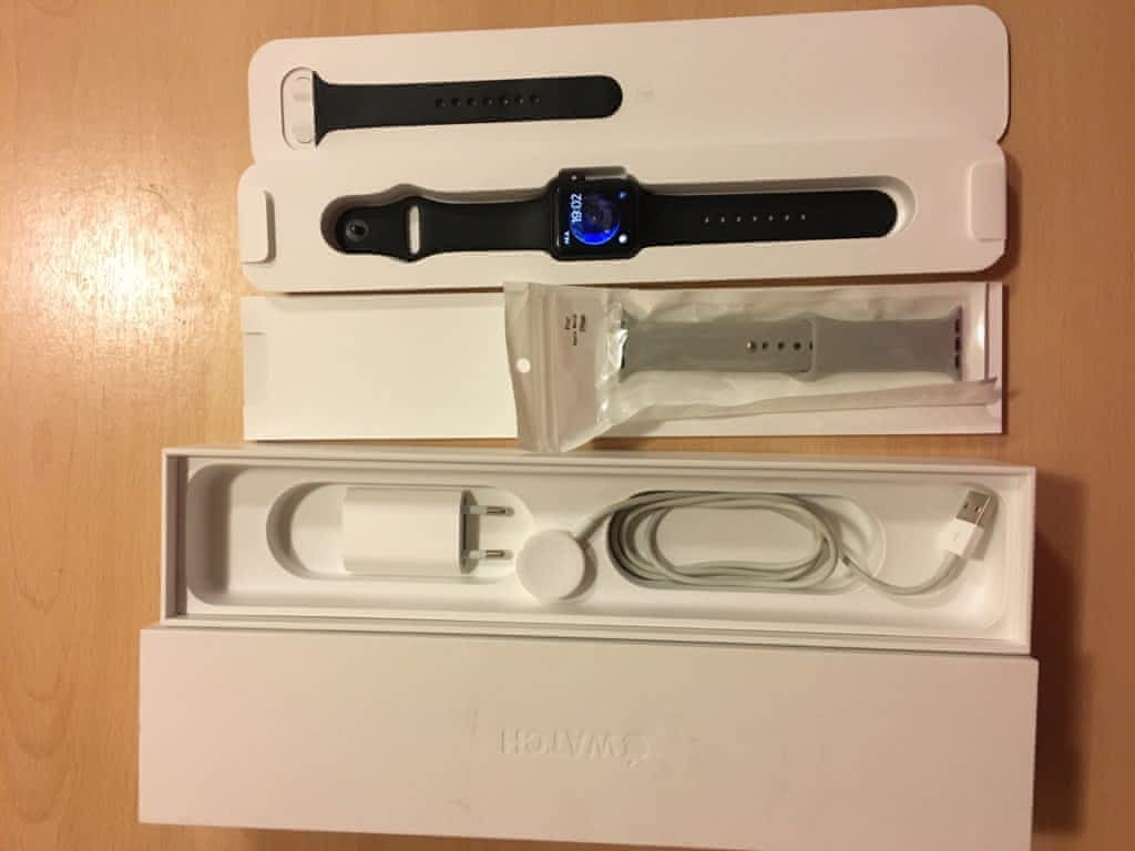 Prodám iWatch 2, Space Gray, 2 pásky, 2 kabely za 7 476 CZK - 12/2017 ...