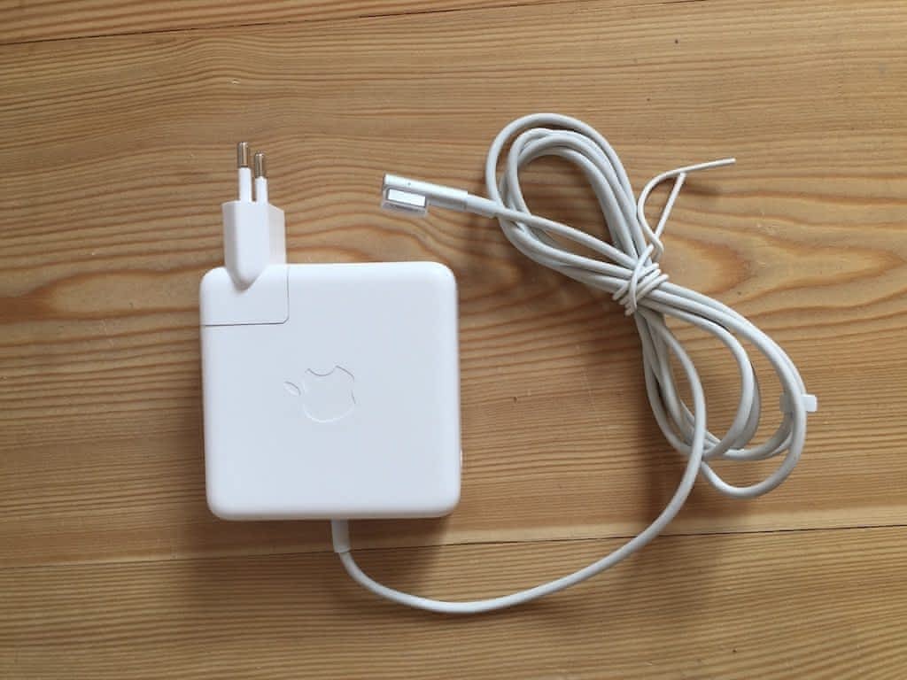 Prodám Magsafe 1 za 1 500 CZK - 11/2019 - Apple Bazar