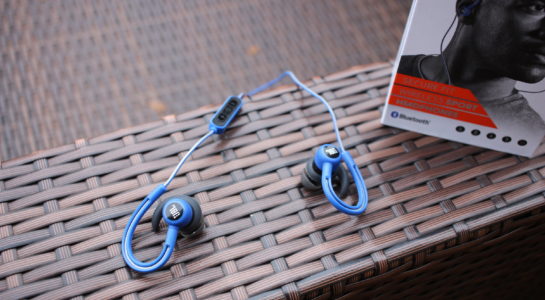 JBL Reflect Contour Review: Bluetooth Headphones That Won't Fall Out No ...