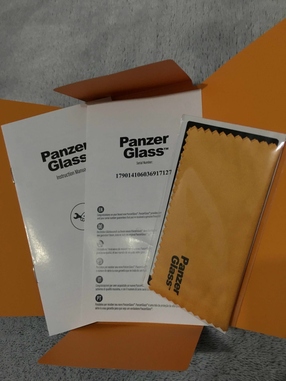 Recenze tvrzeného skla PanzerGlass CR7 – vydrží střelu ze zbraně ...