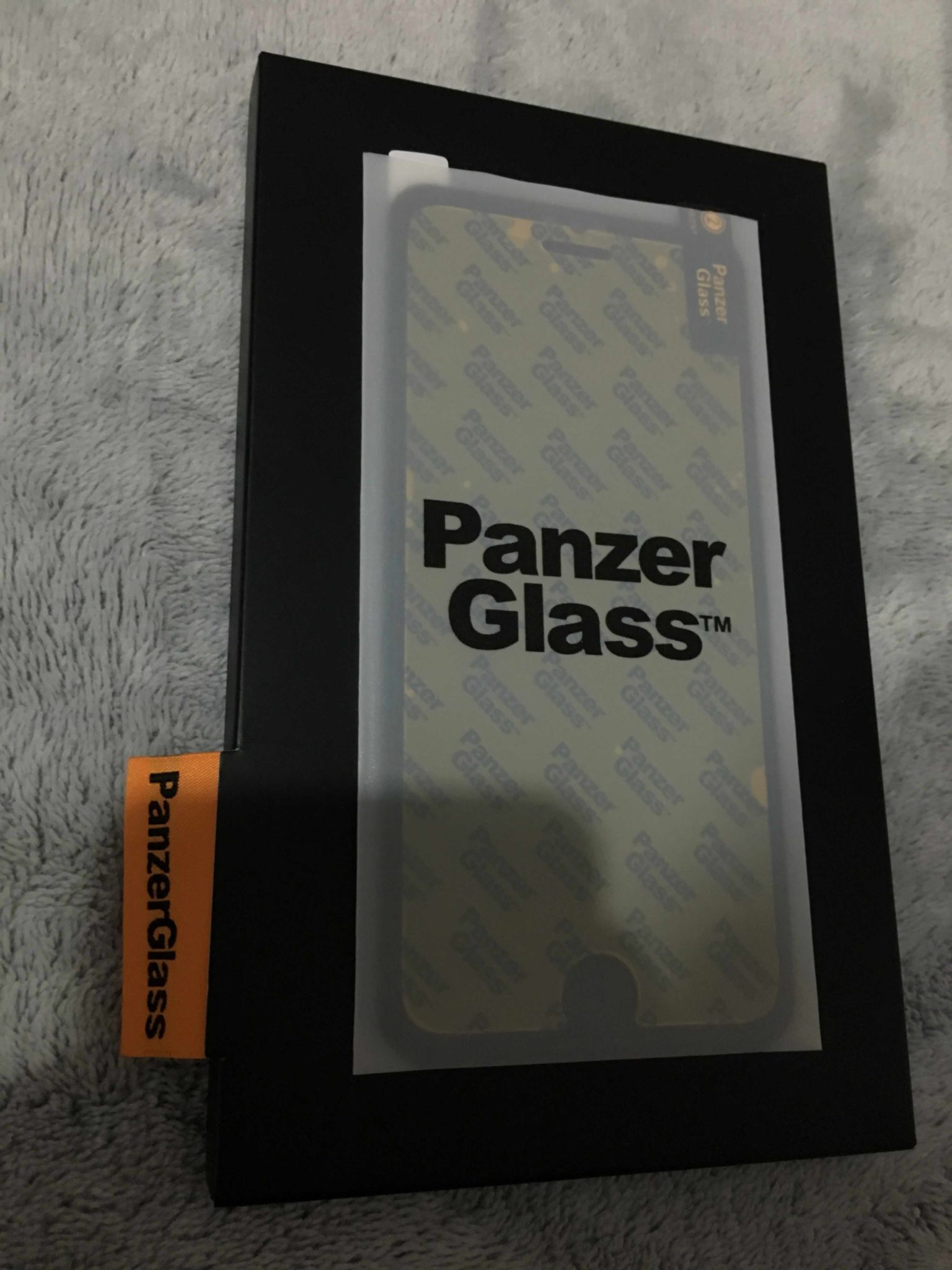 Recenze tvrzeného skla PanzerGlass CR7 – vydrží střelu ze zbraně ...