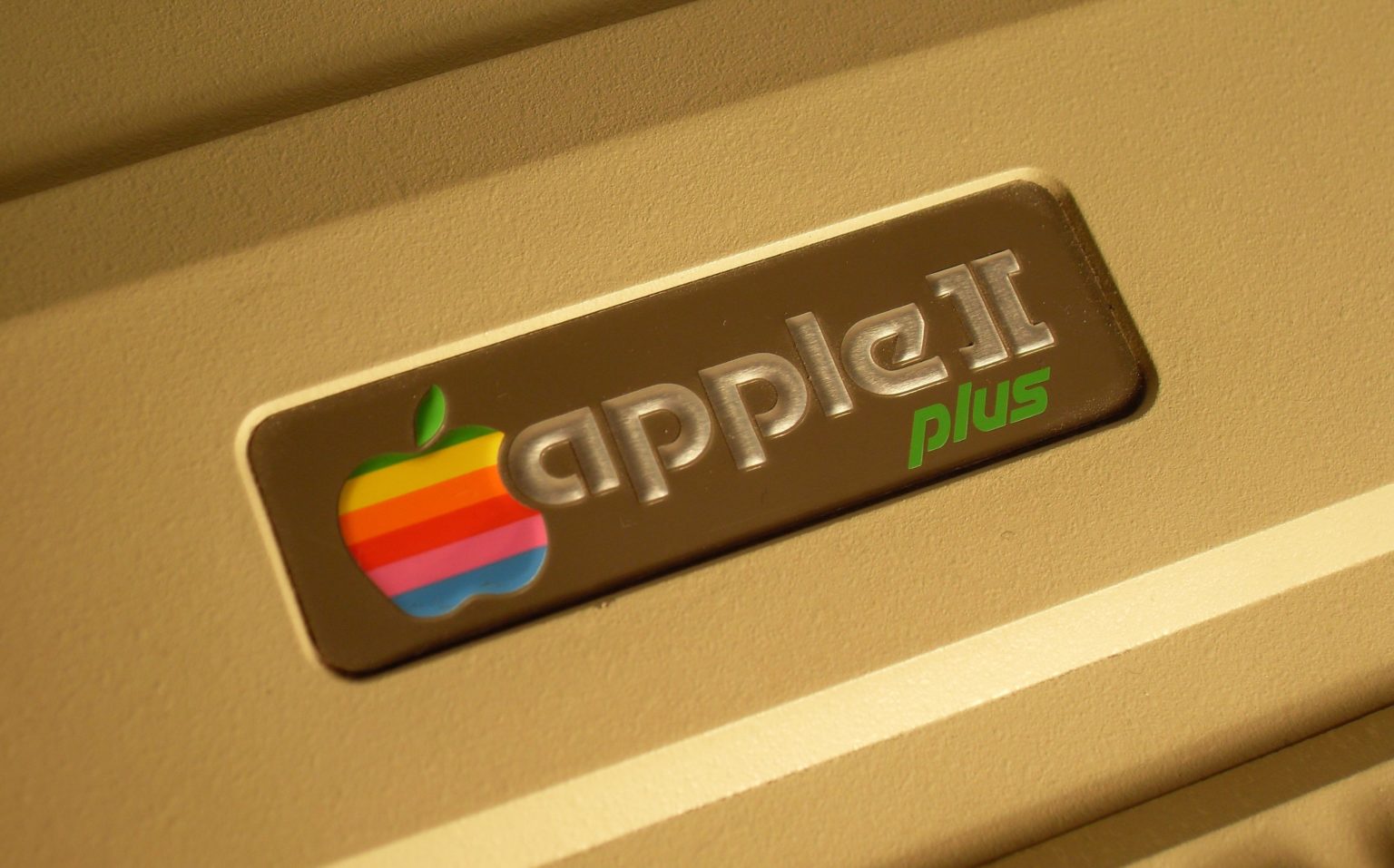 Nakousnuté jablko v průběhu věků: Historie Apple loga – Letem světem Applem