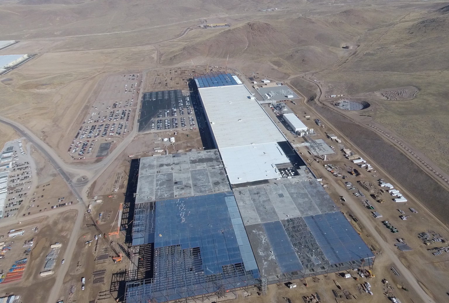 Tesla Gigafactory bude největší budovou světa – Letem světem Applem