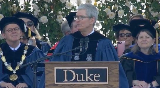 Analytici: Šéf Applu Tim Cook by měl odstoupit – Letem světem Applem