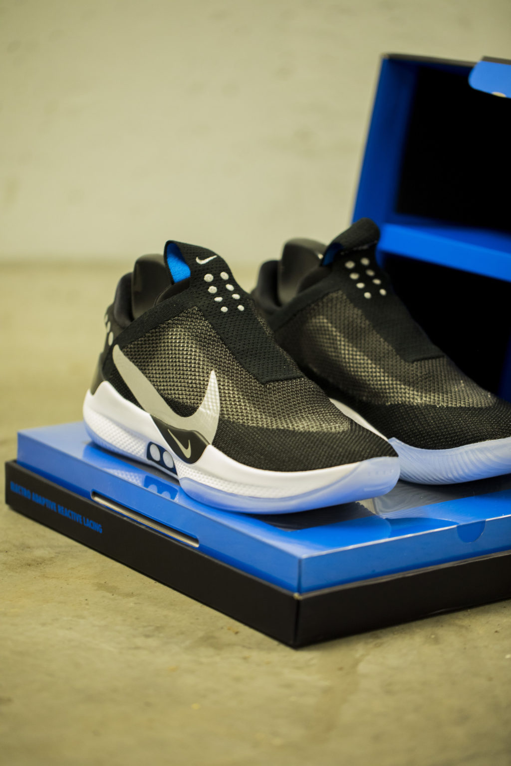 Recenze Nike Adapt BB: první boty na světě ovládané iPhonem! – Letem ...
