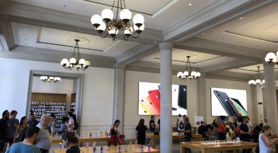 En una visita a Apple Store Florencia: tienda sencilla y clara – Letem ...