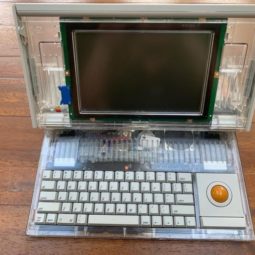 Podívejte se na nikdy nevydaný průhledný Macintosh Portable – Letem ...