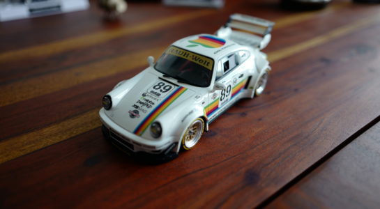 Recenze RWB Apple Porsche 1:18 – Tento kousek by vám na poličce neměl ...