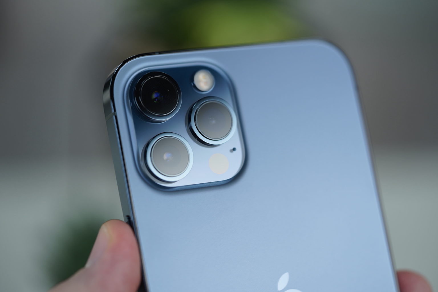 ჩვენი პირველი შთაბეჭდილებები iPhone 12 Pro Max-ზე: გიგანტი, რომელიც ...