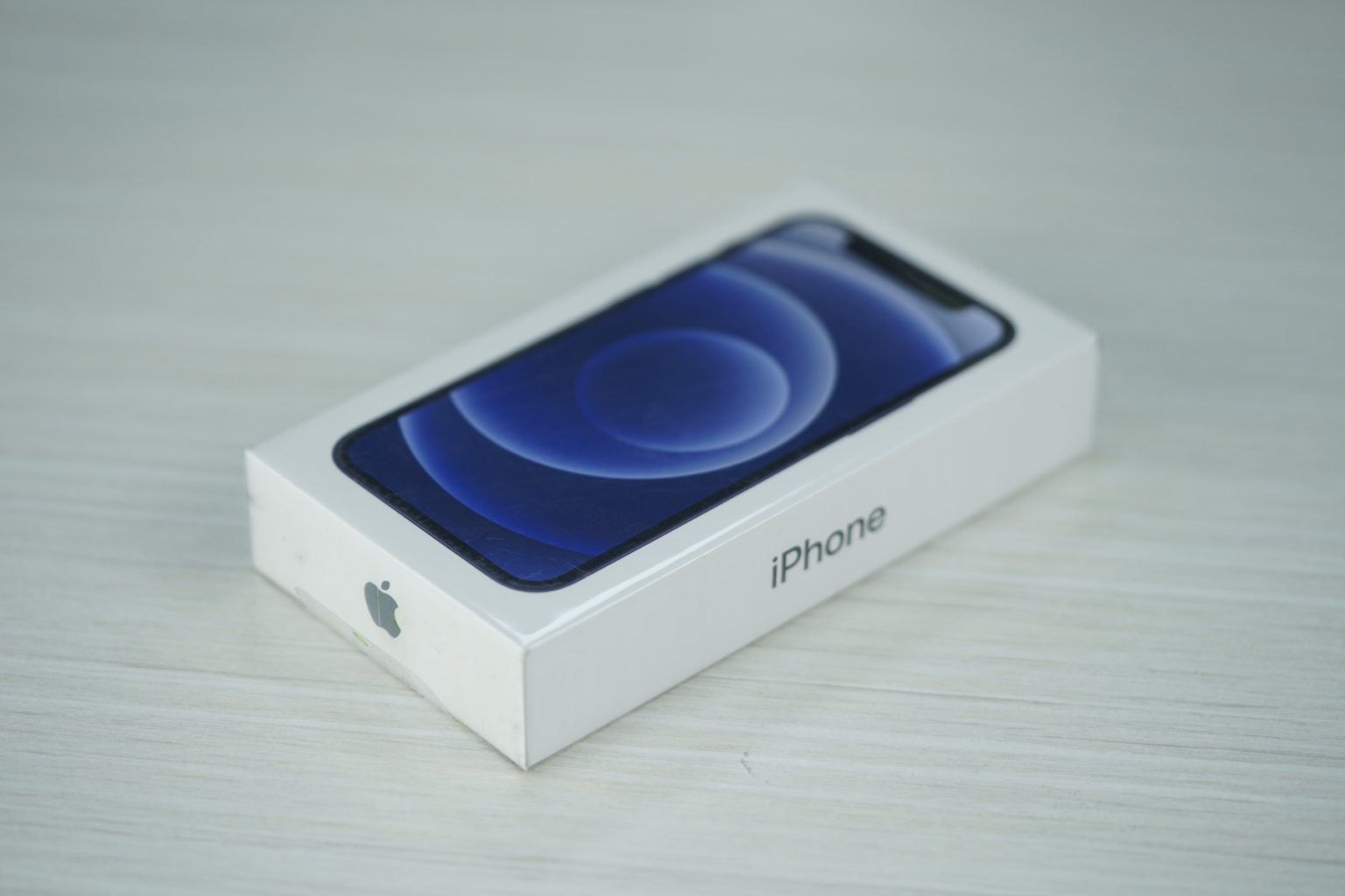 Unboxing iPhone 12 mini v podání LsA – Letem světem Applem