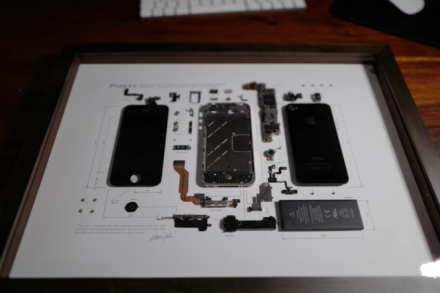 Recenze Grid iPhone 4S: Pověste si na zeď jedinečný obraz s rozebraným ...