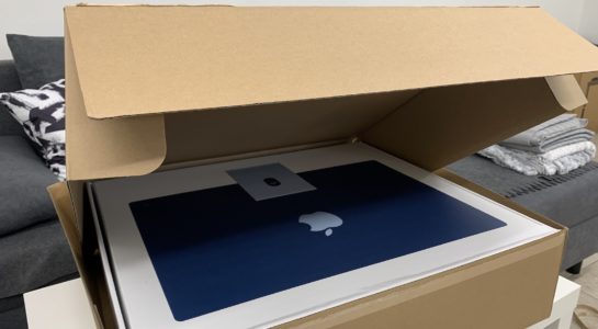Unboxing the 24″ iMac (2021) by LsA - Letem svetem Applem