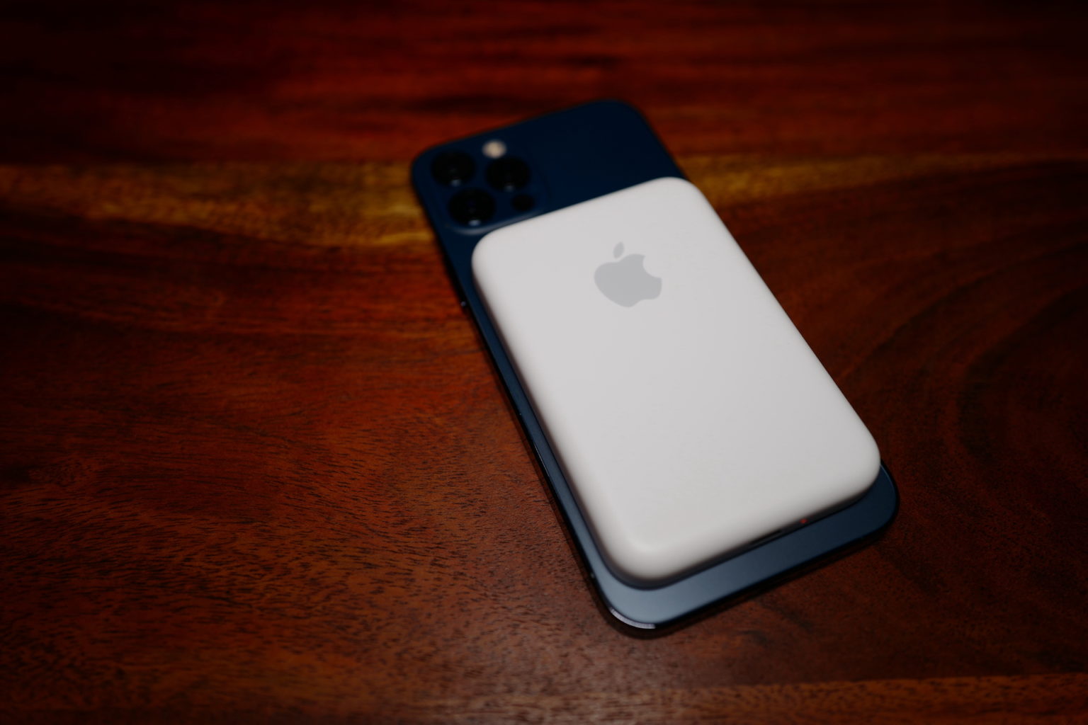 Unboxing v první dojmy z MagSafe Battery Packu v podání LsA – Letem ...