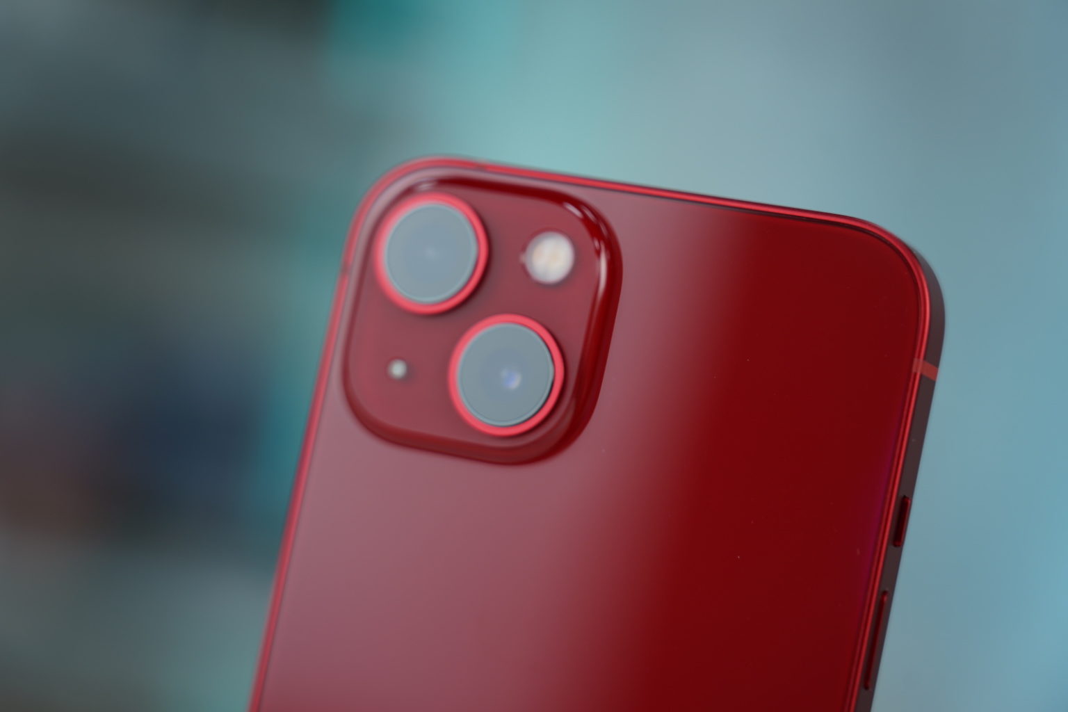 Král poměru cena/výkon: Proč je iPhone 13 i dnes absolutním hitem ...