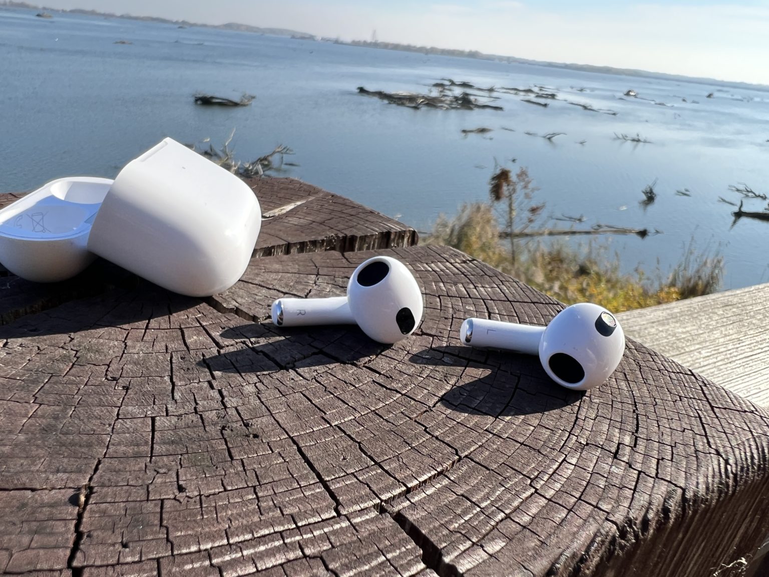 Recenze AirPods 3. generace: Vše, co vám vadilo, Apple opravil a přidal ...