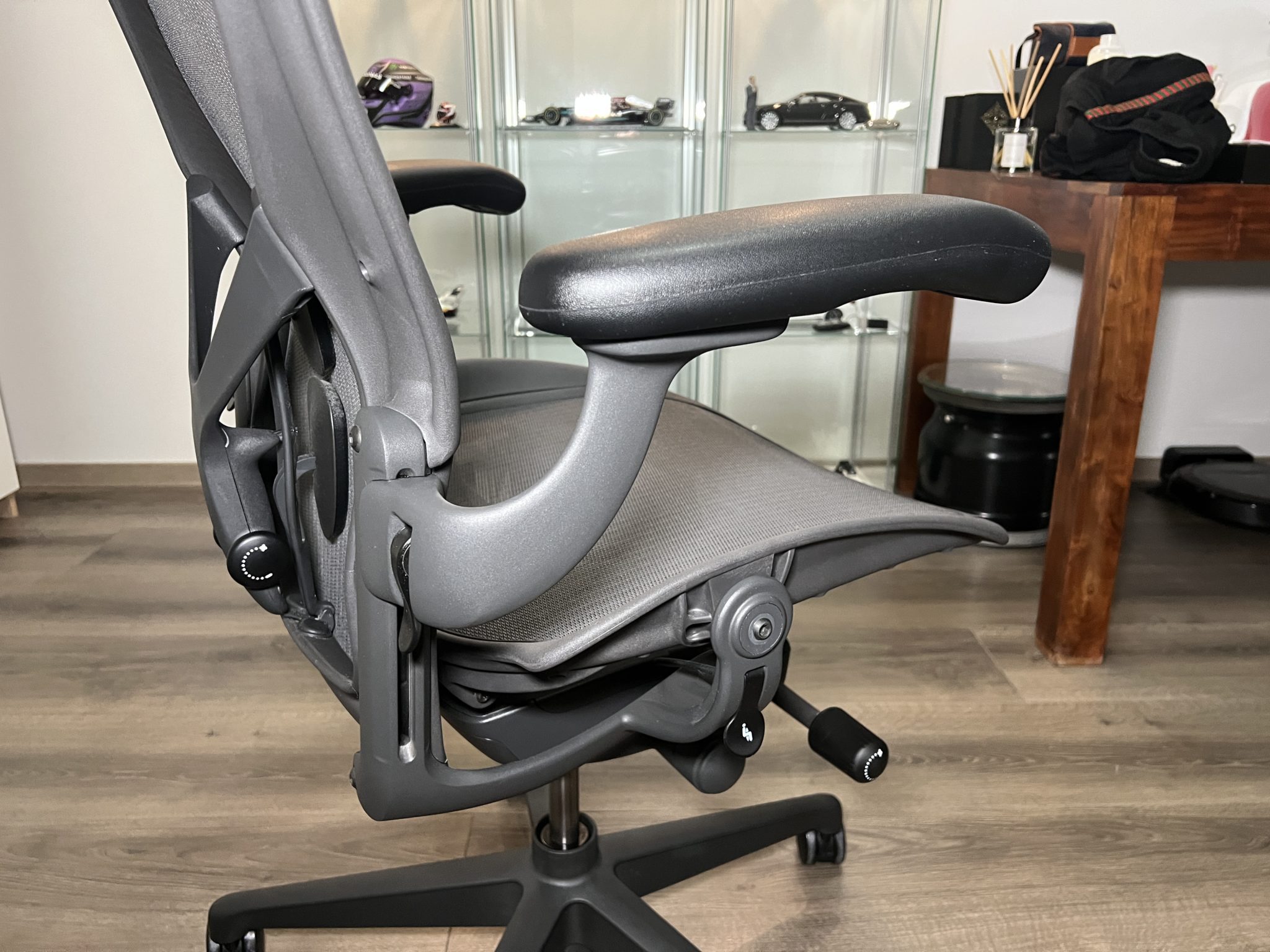 Recenze Herman Miller Aeron: Seďte na stejné židli jako Steve Jobs – Letem světem Applem