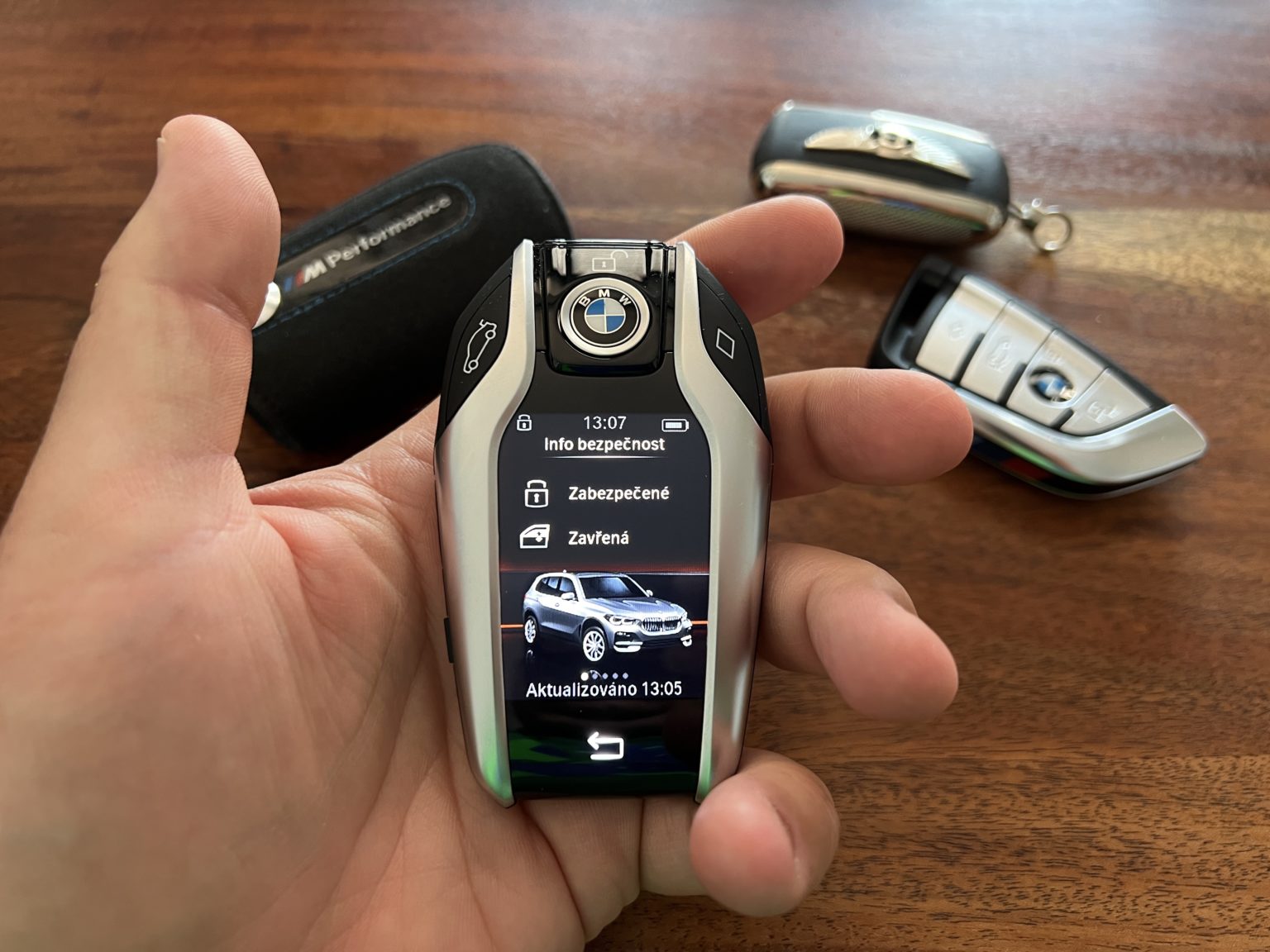 iPhone, Display Key, credit card, bracelet or classic: Which car key is ...
