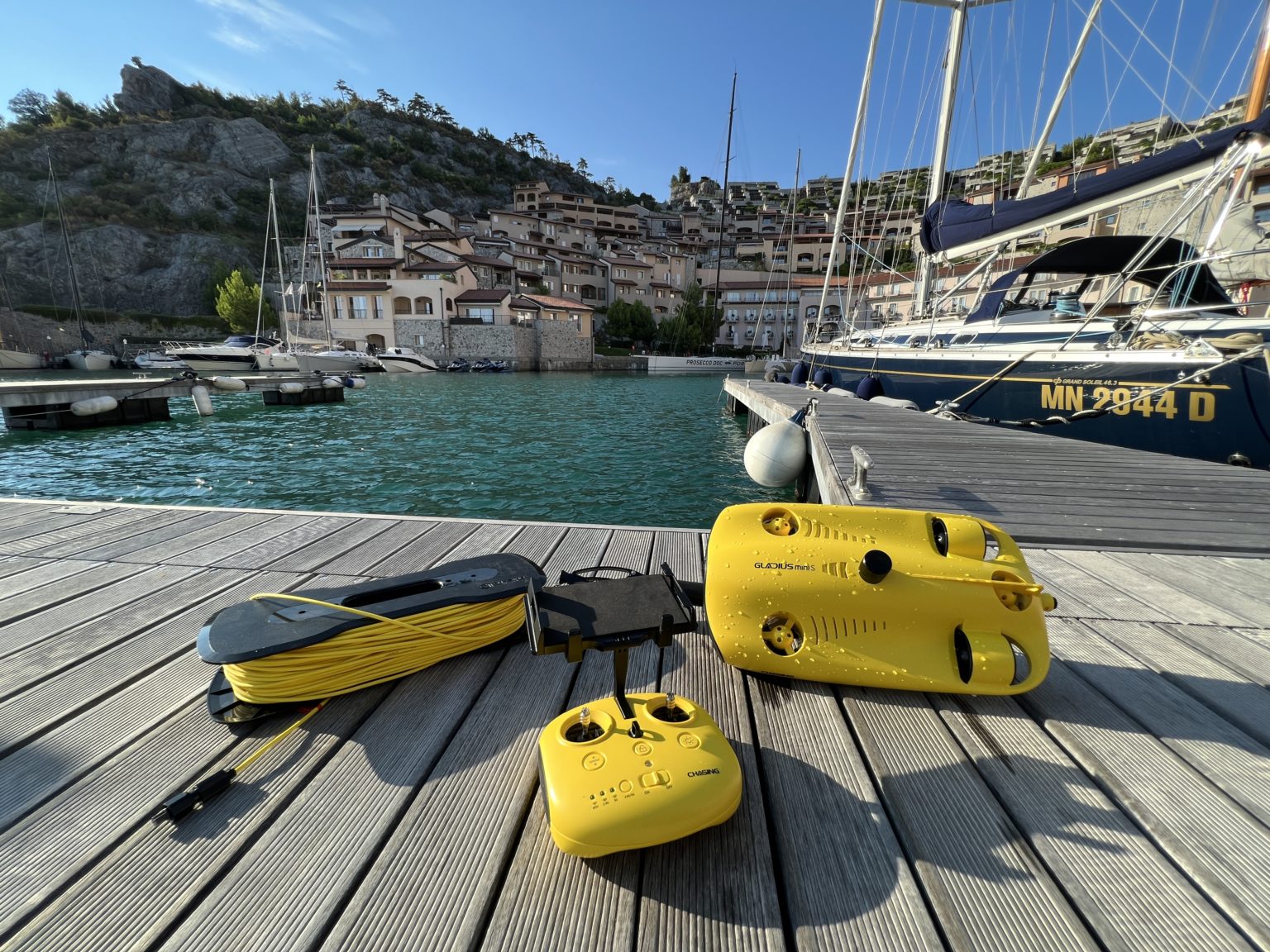 Review Gladius mini S: A drone that lets you dive up to 100 meters ...