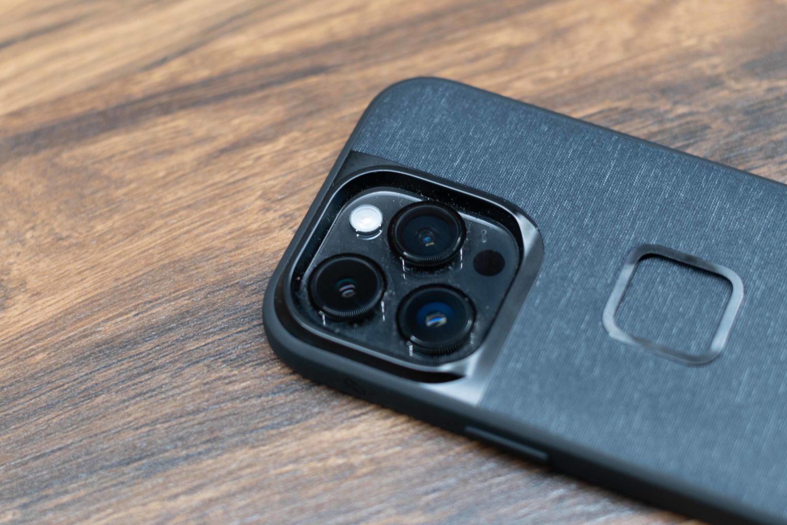 Peak Design iPhone Cover ကို နှစ်နှစ်လောက် သစ္စာရှိခဲ့တာ ဘာကြောင့်လဲ ...
