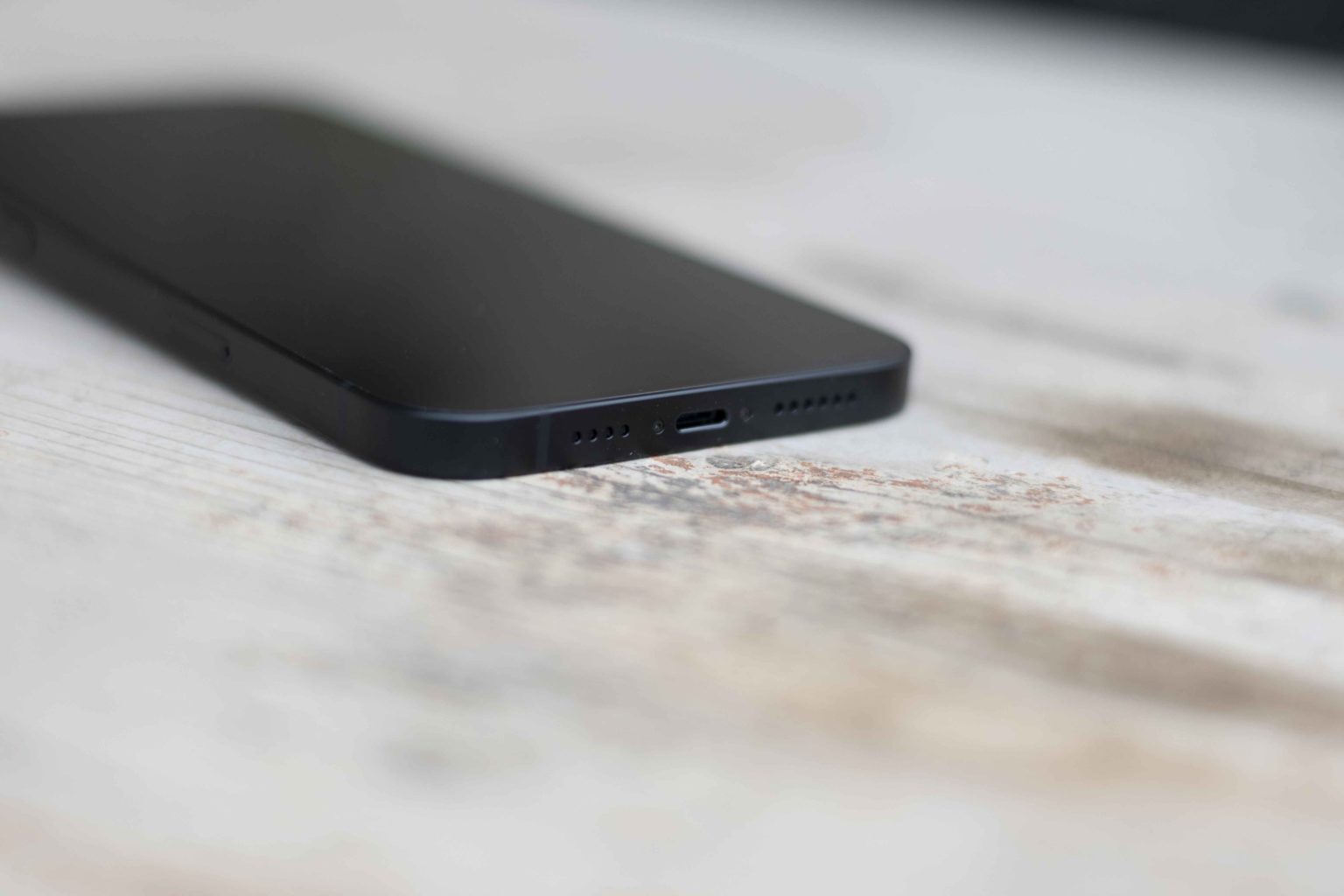 Apple admitted a problem with the iPhone 14 Plus cameras! Offers a free ...