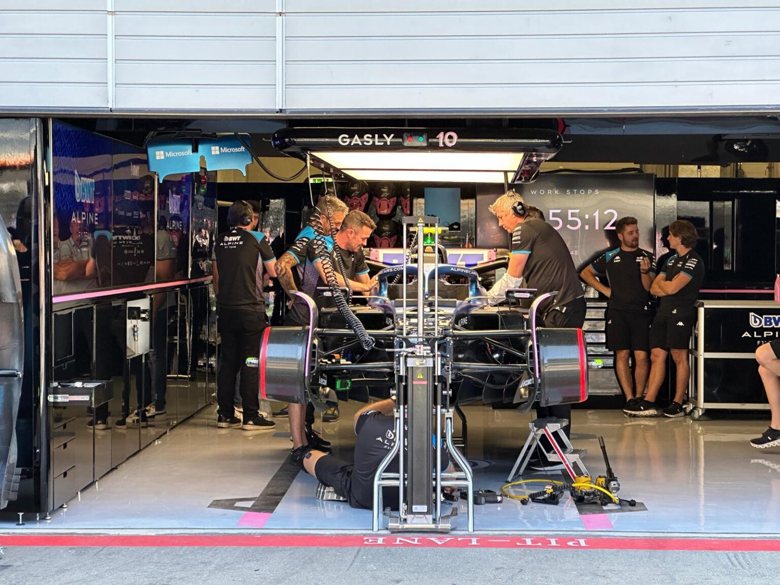 F1 Red Bull Ring Pit Lane Walk pohledem iPhone 14 Pro – Letem světem Applem