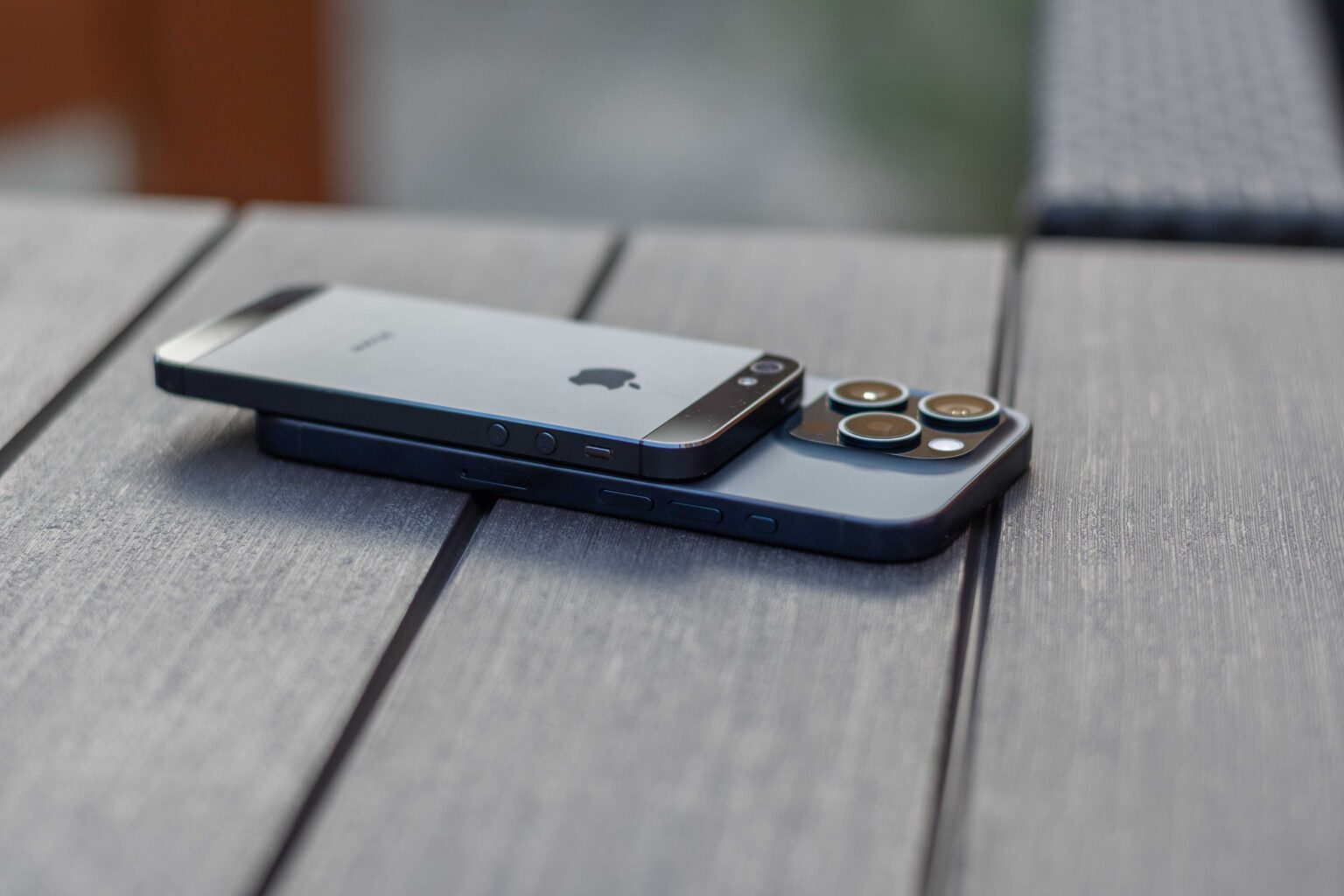 11 let evoluce: Podívejte se, jak vedle sebe vypadá stařičký iPhone 5 a ...