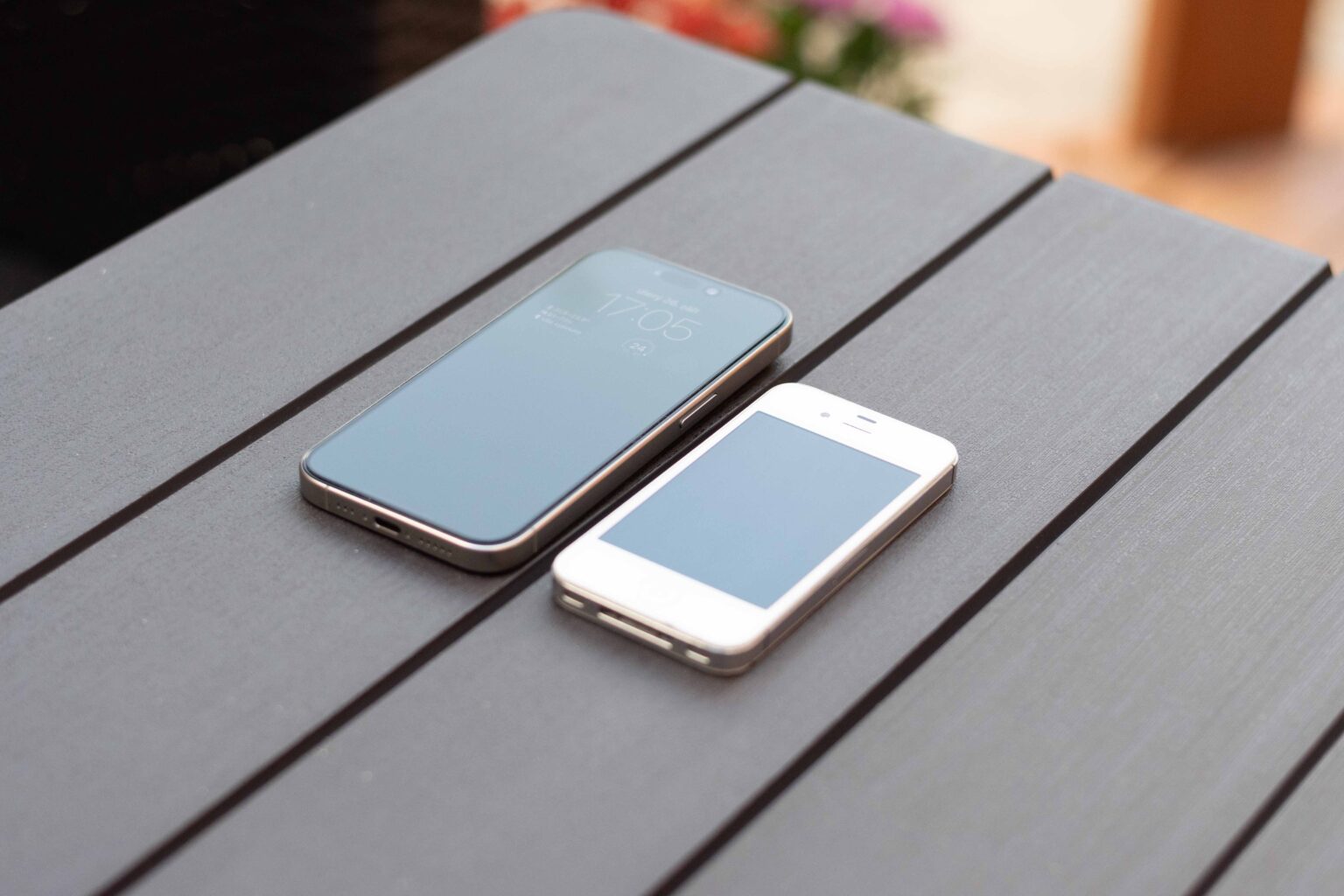 From aluminum to titanium and back: How iPhone frames have changed over ...