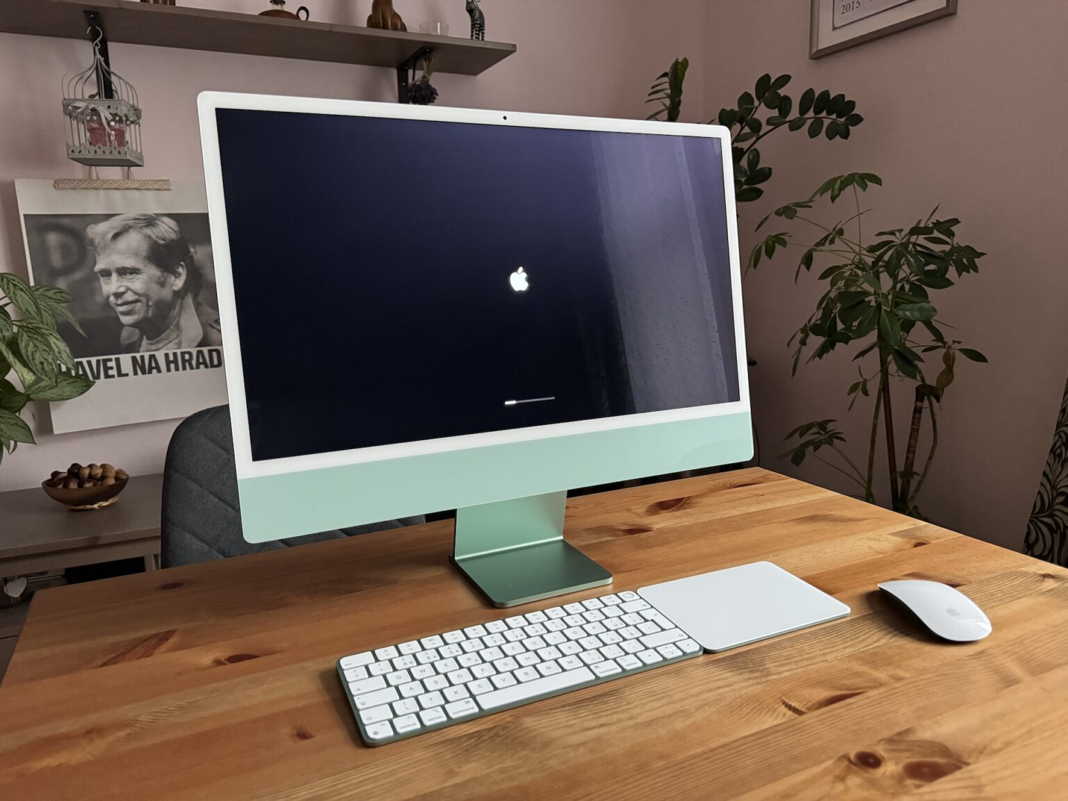 Podívejte se, jak vypadá nový iMac M3 uvnitř. Změnil se opravdu jen čip ...