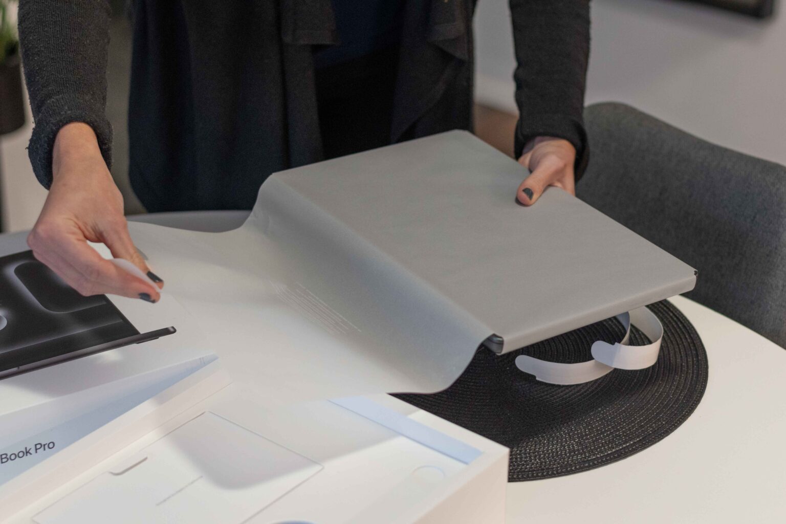 La fuite d'une partie du boîtier du MacBook Pro M4 révèle beaucoup de ...