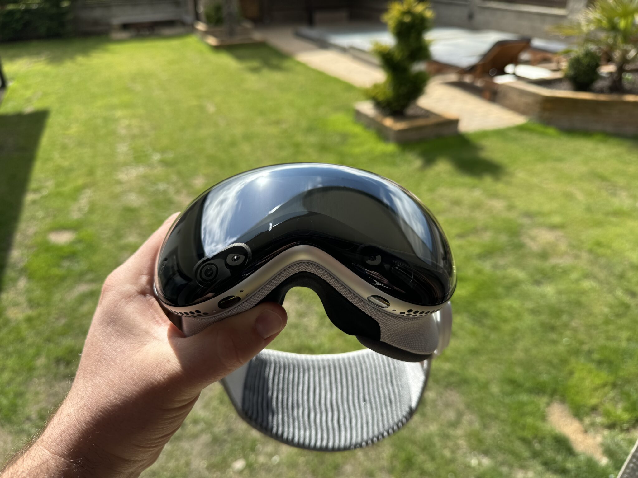 Vision Pro 2 letos nevyjde, s jeho levnější verzí však Apple stále ...