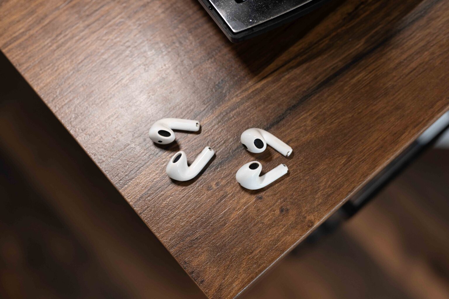 AirPods Pro 3 přinesou měření srdečního tepu a teploty – Letem světem ...