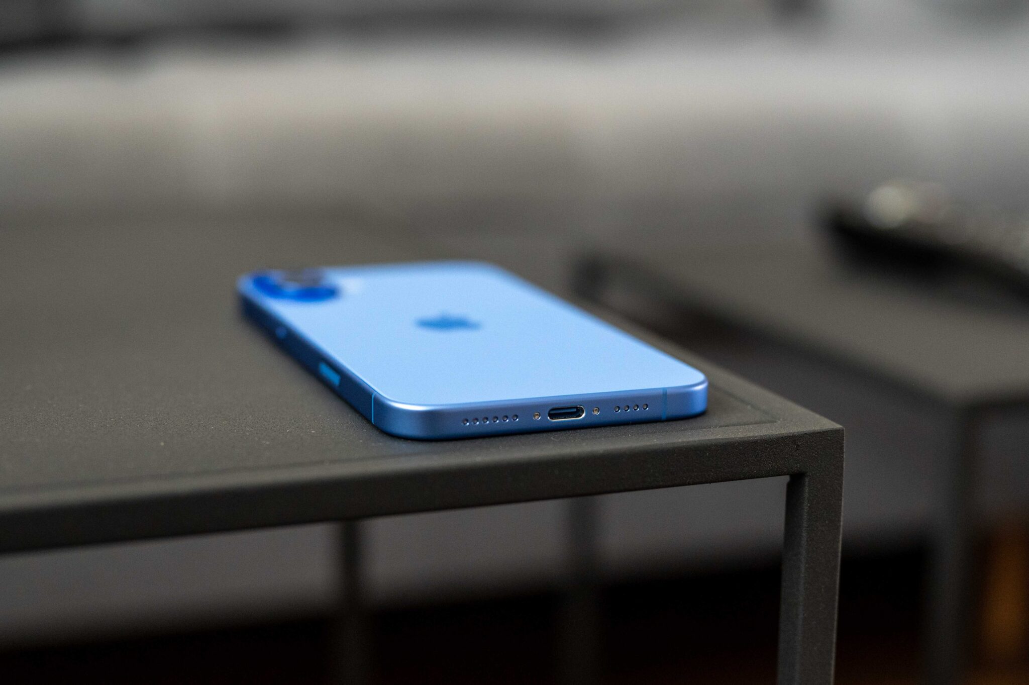 Unikla přesná tloušťka a cena chystaného iPhonu 17 Air! Půjdete do něj ...