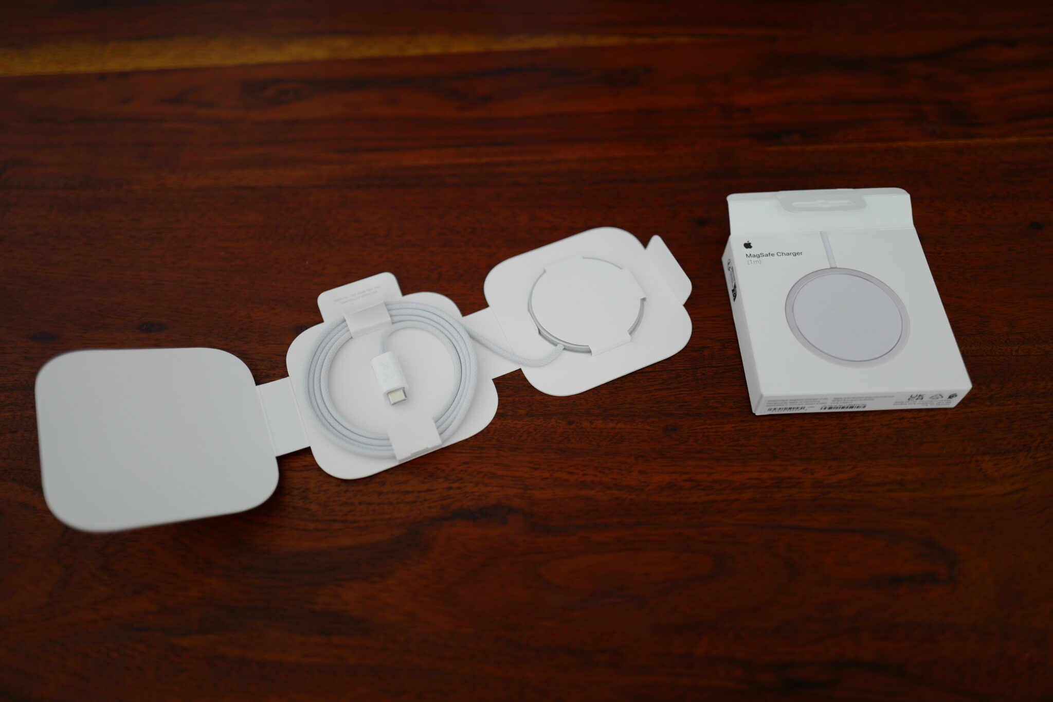 Vyšel nový firmware pro Apple MagSafe 2 nabíječku! Jak se nainstaluje ...