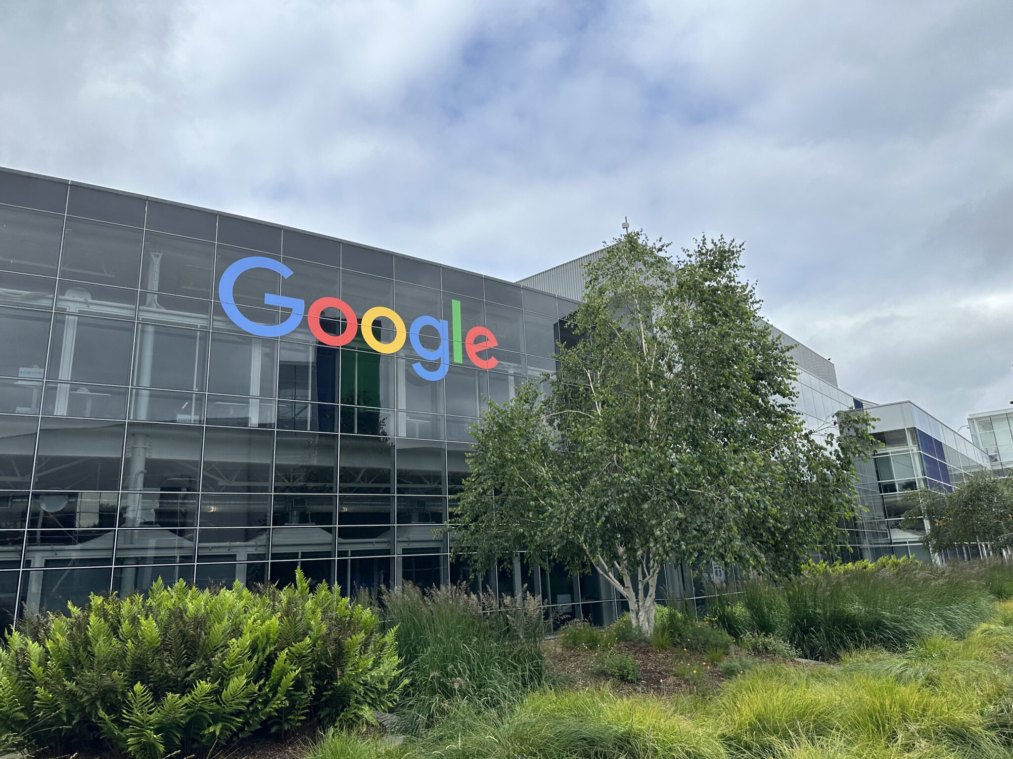 T-Rex telts: dinozaurs, kas aizsargā Google galveno mītni – Letem ...