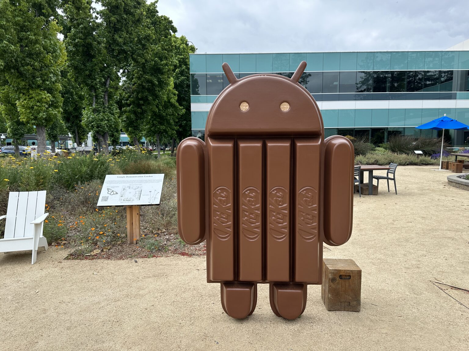 T-Rex Stan: dinosaurus, který chrání sídlo společnosti Google – Letem ...