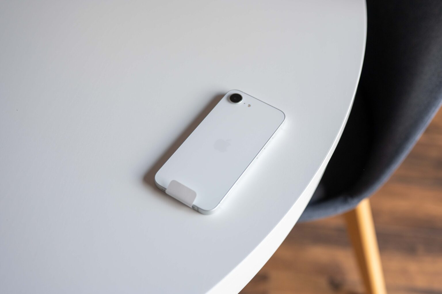 iPhone 17eは来年には必ず登場すると、尊敬されるアナリストが主張している。 Letem svetem Applem