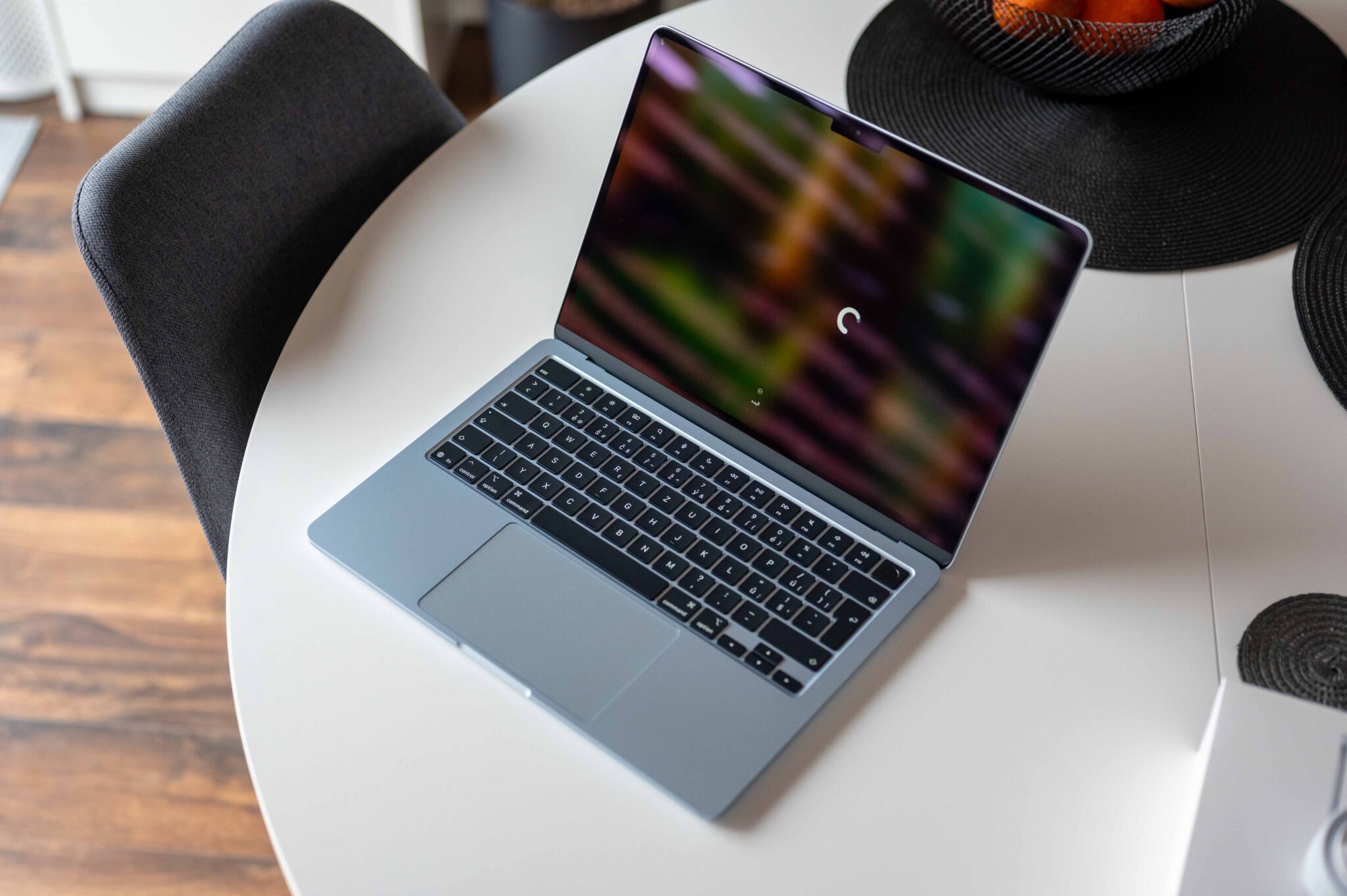 Testujeme nový MacBook Air M4 a zde jsou naše první dojmy z něj ...