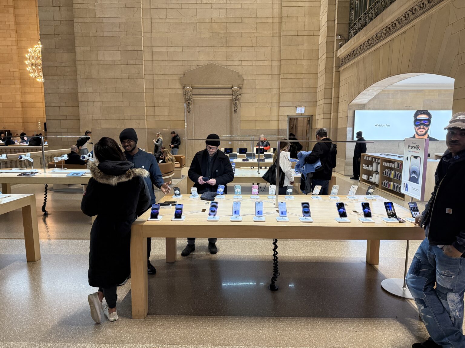 Apple kicked off the 50th anniversary celebrations! In the iconic Apple ...