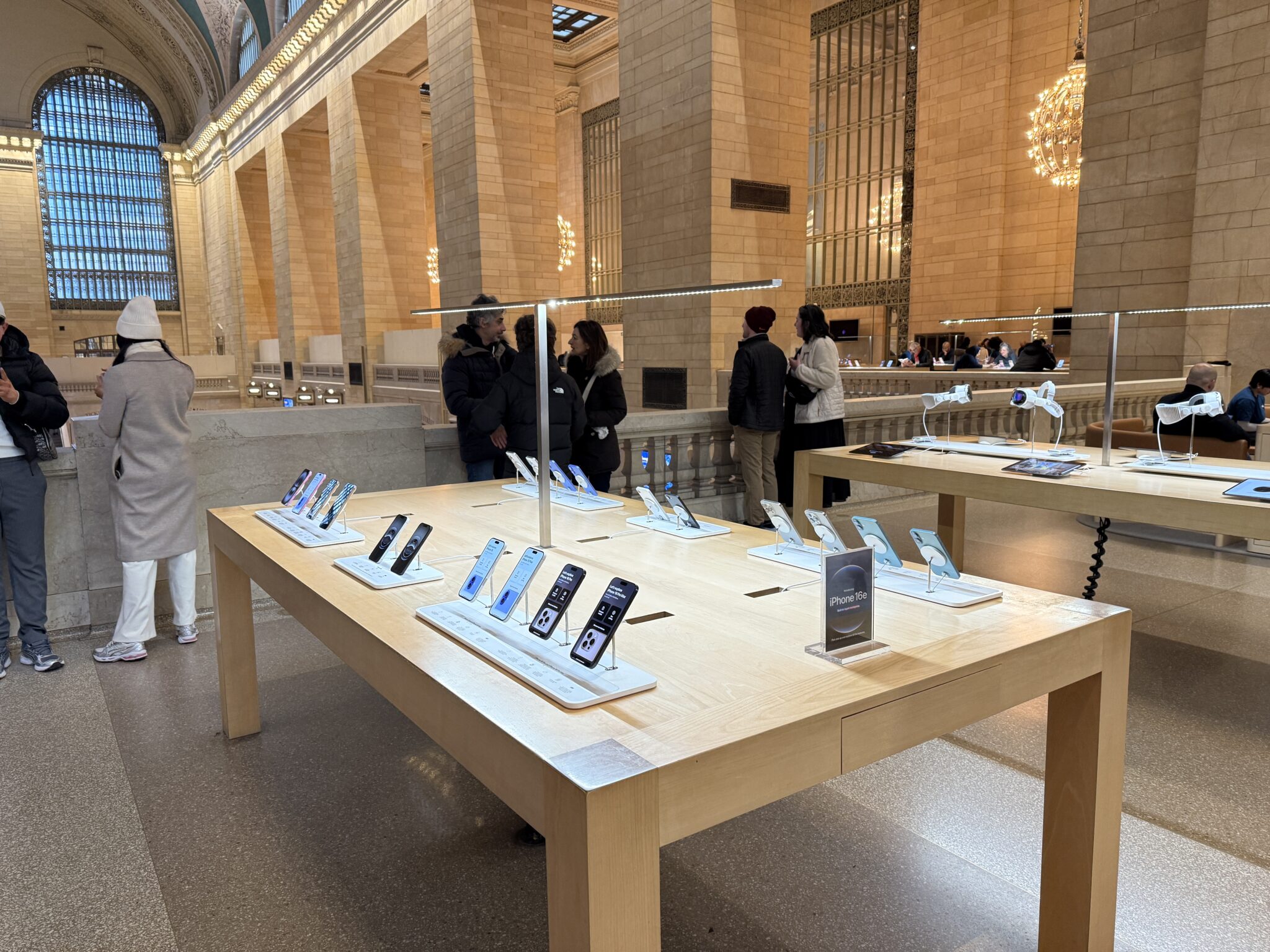 Apple zahájil oslavy 50. výročí! V ikonickém Apple Grand Central ...