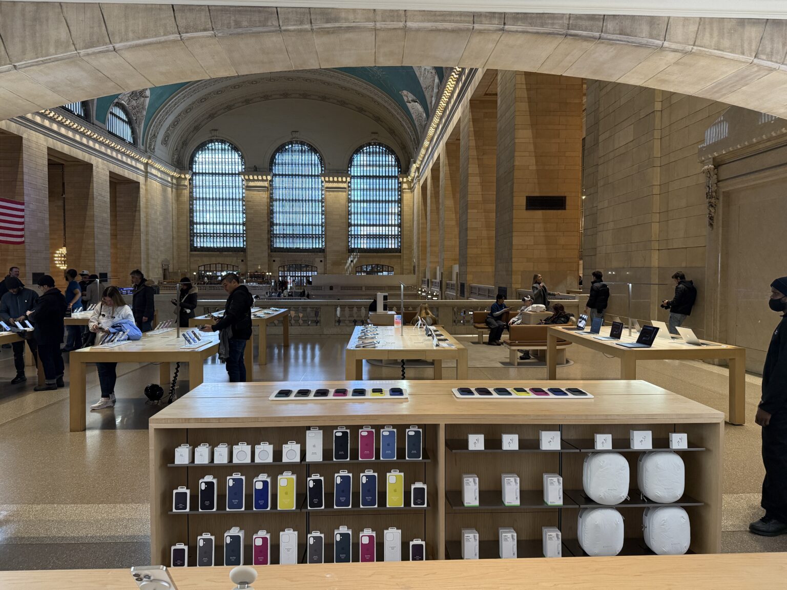 Apple zahájil oslavy 50. výročí! V ikonickém Apple Grand Central ...