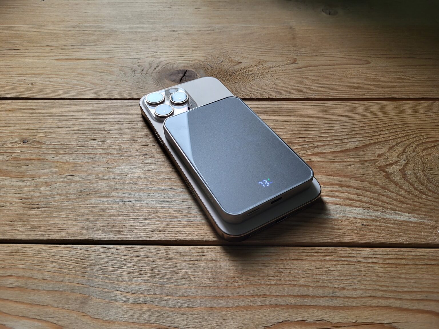 EPICO EM45 パワーバンクレビュー：コンパクトで耐久性があり、ディスプレイ付き – Letem svetem Applem