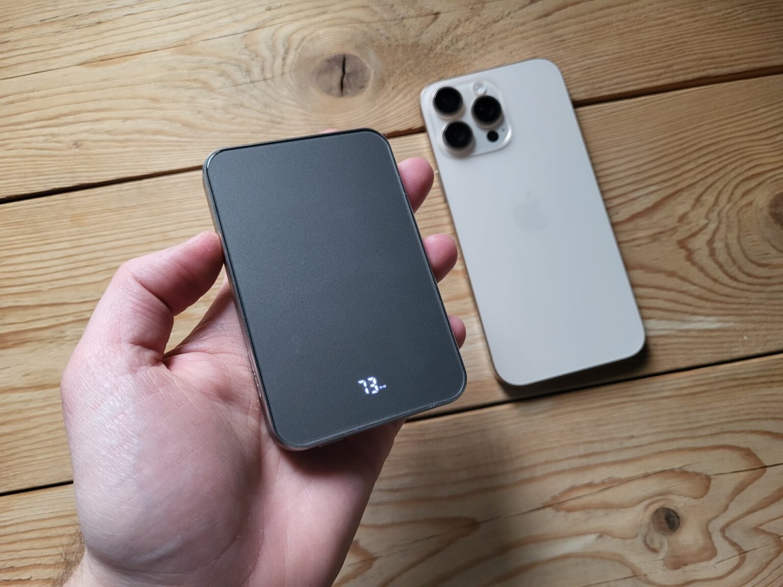 EPICO EM45 パワーバンクレビュー：コンパクトで耐久性があり、ディスプレイ付き – Letem svetem Applem