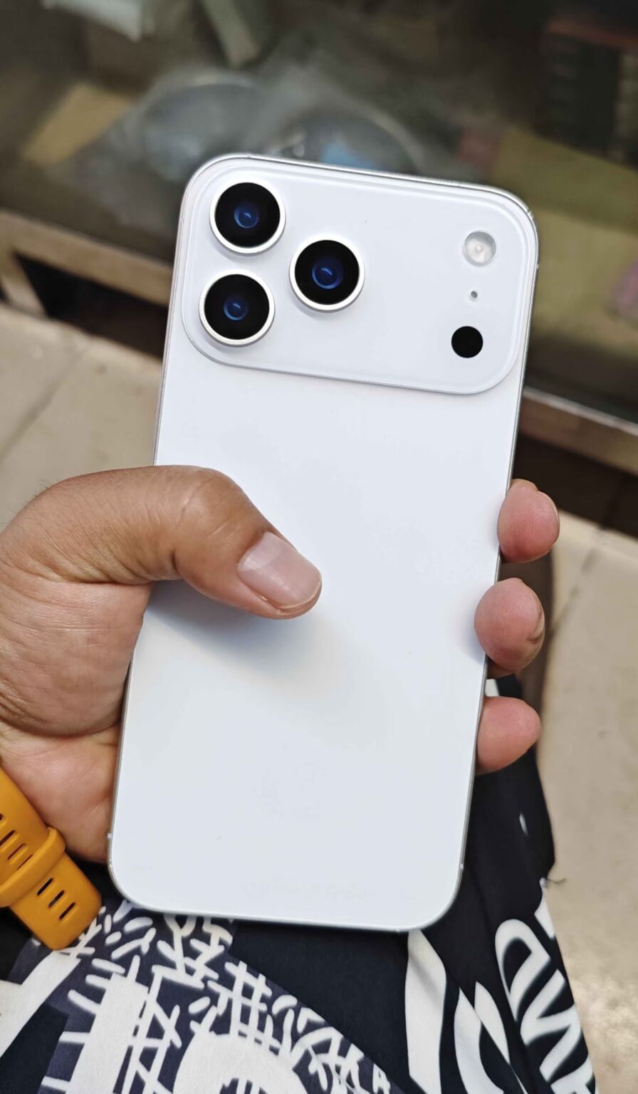 Kijk hoe het er in uw hand uit zal zien iPhone 17 Air a iPhone 17 Voordelen! – Letem svetem Applem