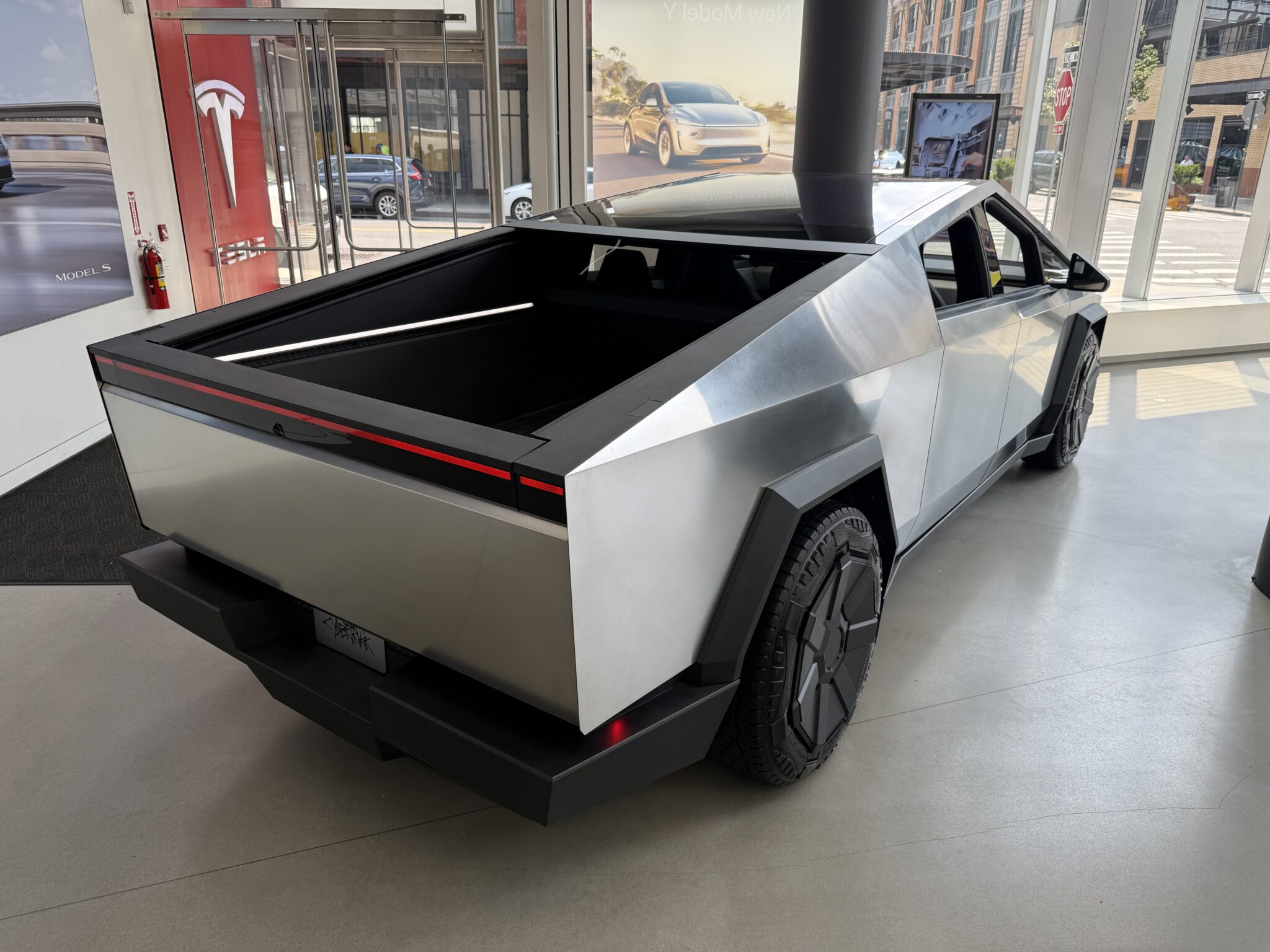 Tesla Autopilot is coming to the Czech Republic! You can try it out ...