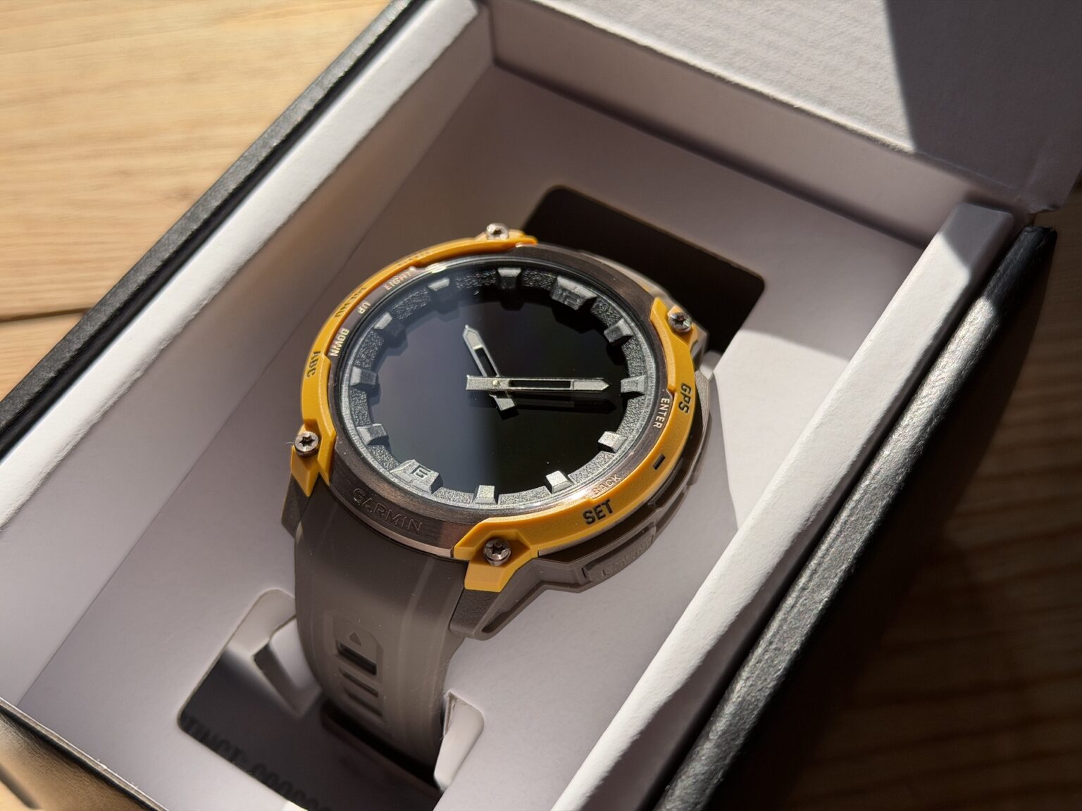 Garmin review Instinct Crossover AMOLED: Mechanical hands and LED ...