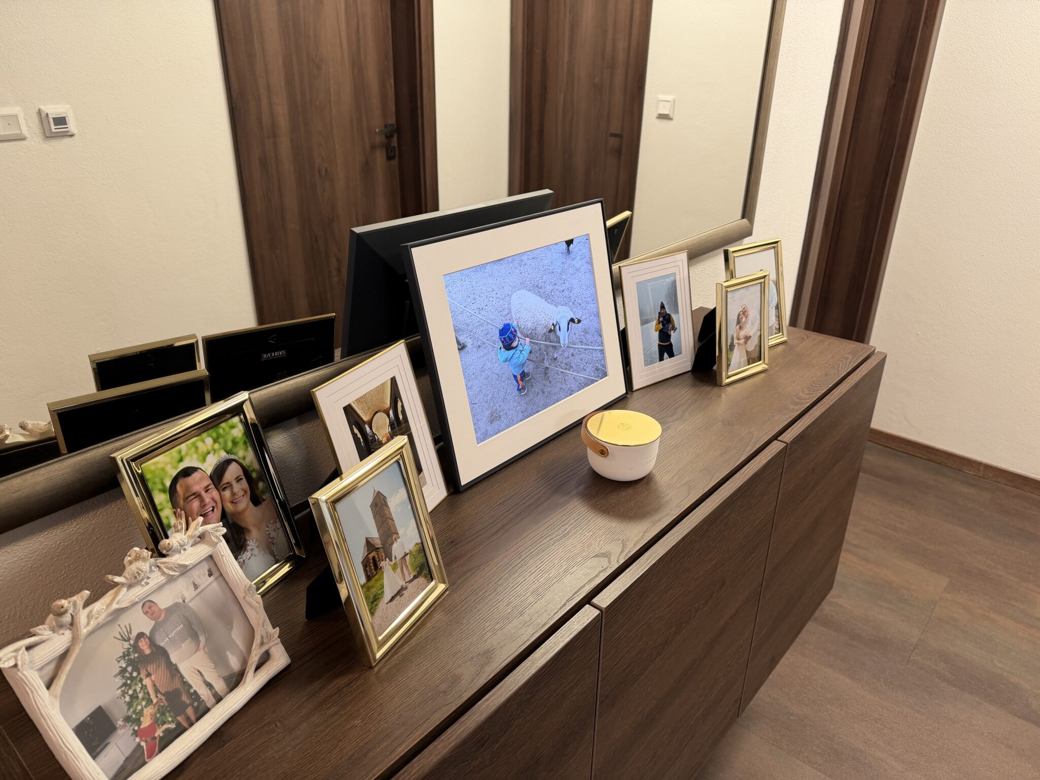 Aura Walden 15″ Review: A digital photo frame that you won’t recognize ...