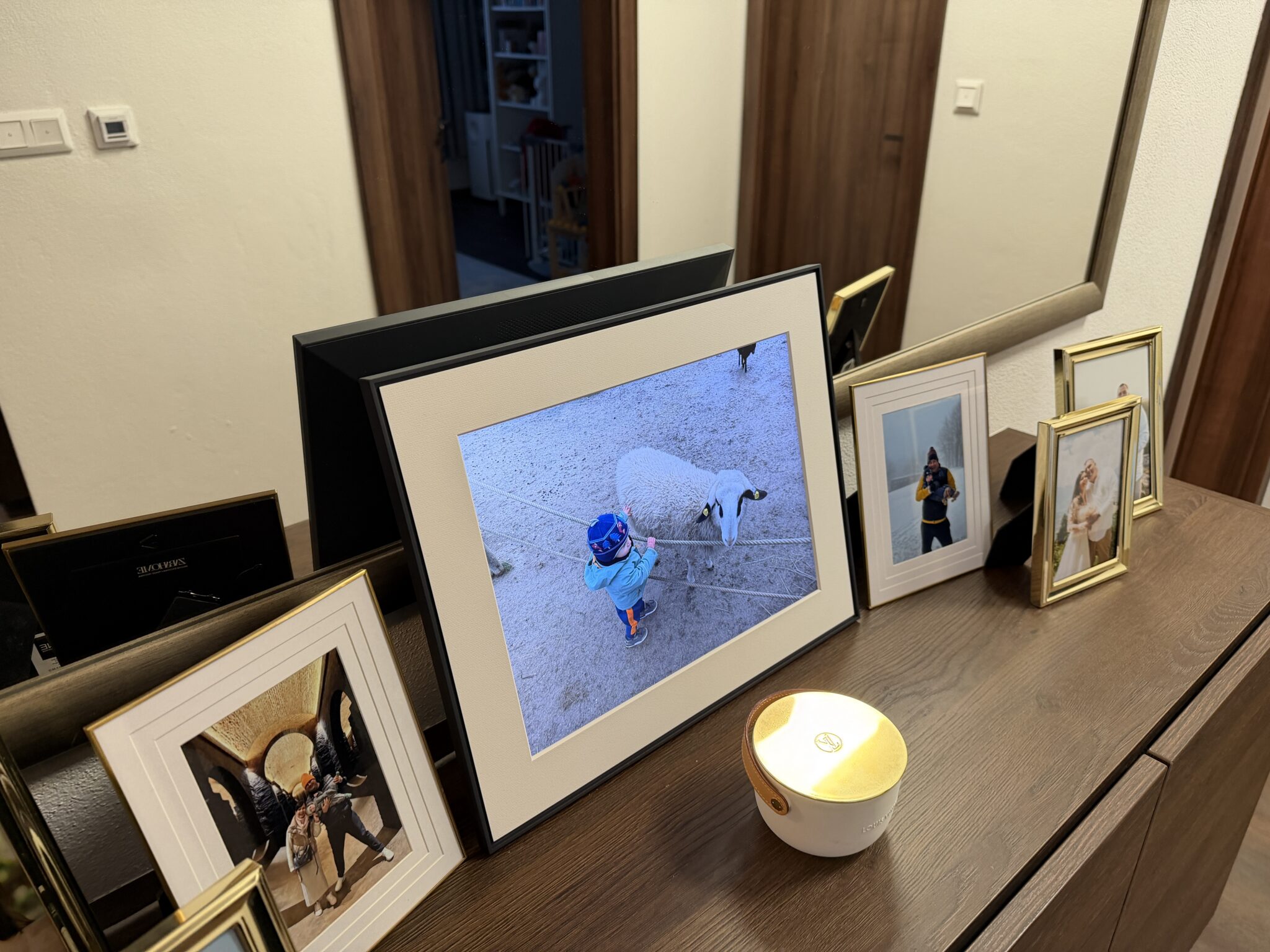 Aura Walden 15″ Review: A digital photo frame that you won’t recognize ...