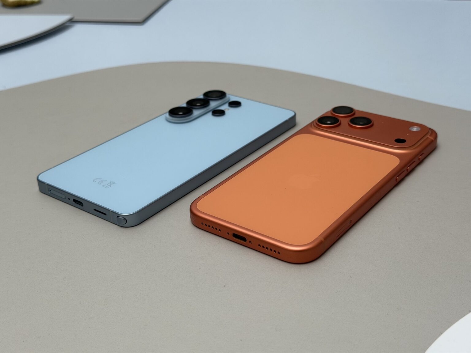 Srovnali jsme iPhone 17 Pro Max a Galaxy S26 Ultra: Samsung è più ...