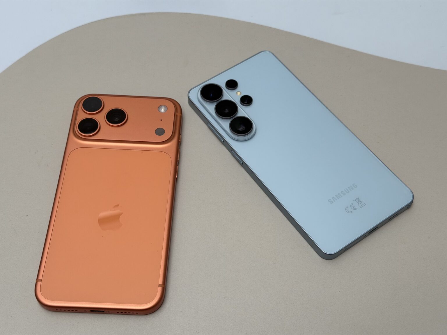 Srovnali jsme iPhone 17 Pro Max a Galaxy S26 Ultra: Samsung è più ...